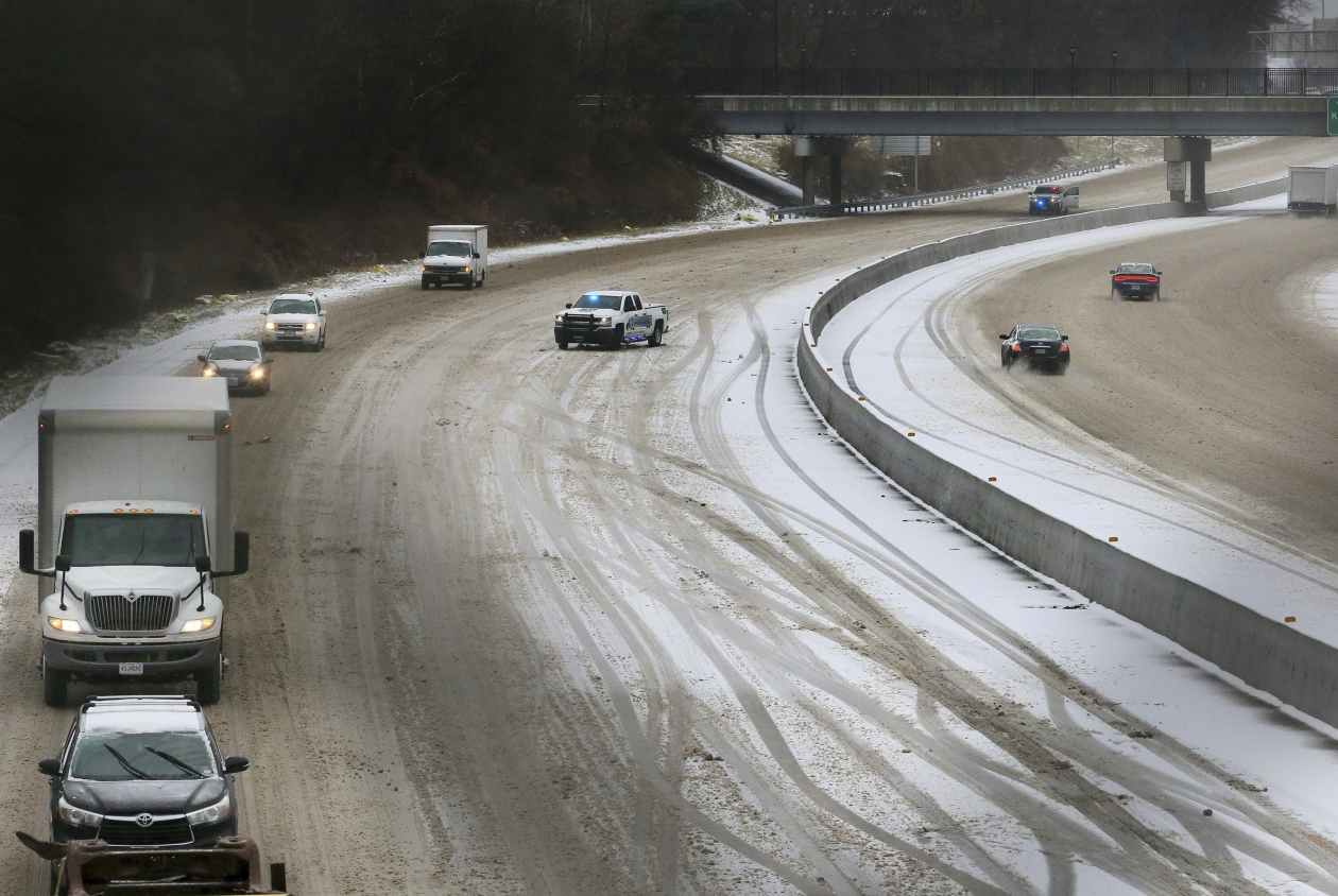 Winter storm packing snow, freezing rain moves across central U.S ...