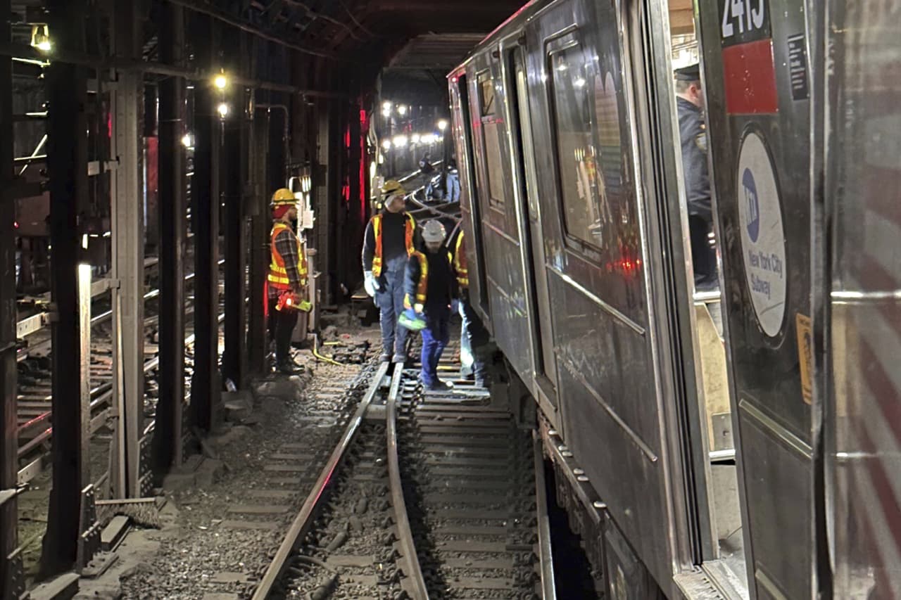 Mta Subway Quotes New York City Subway Train Collides With Another