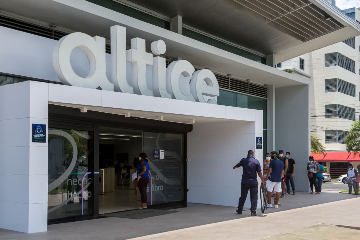 Altice USA stock extends slide toward record low as analyst says now ...