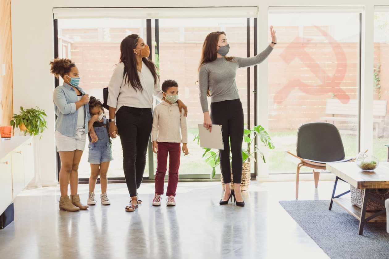 Mortgage rates fall amid geopolitical uncertainty. How the Russia ...