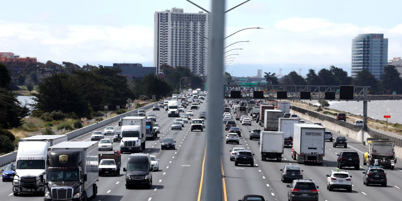 Knight-Swift’s stock hurt by profit warning on over-supplied truck ...