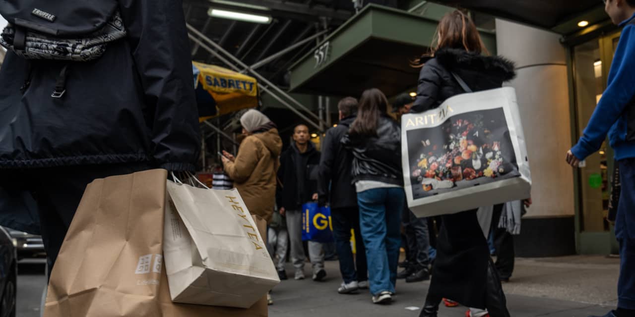 Fewer shoppers turned out for Thanksgiving-weekend deals, retail group ...
