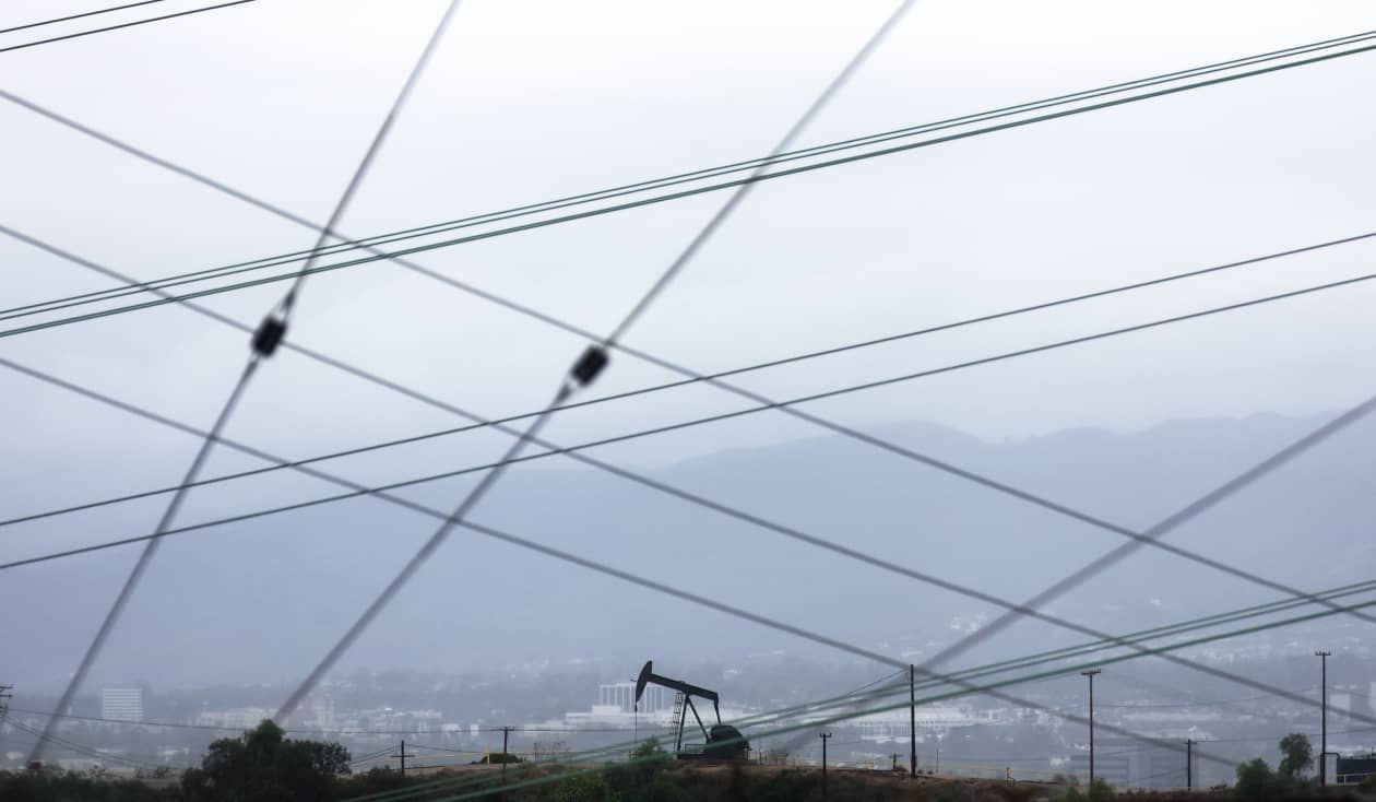 U.S. oil closes below $70 a barrel for first time since 2021 - MarketWatch