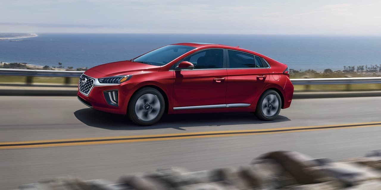 12 hybrids and gas cars that get the best mileage - MarketWatch