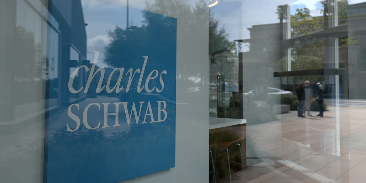 Schwab’s stock looks to thrive from wealth management growth, analyst ...