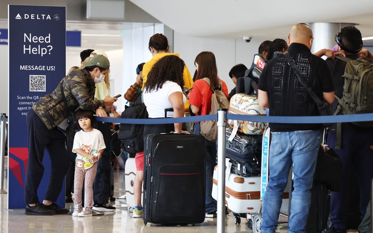 Microsoft fires back at Delta after airline blames it for costly tech ...