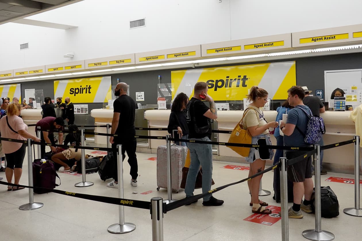 Spirit Airlines stock sinks after Frontier sweetens deal - MarketWatch