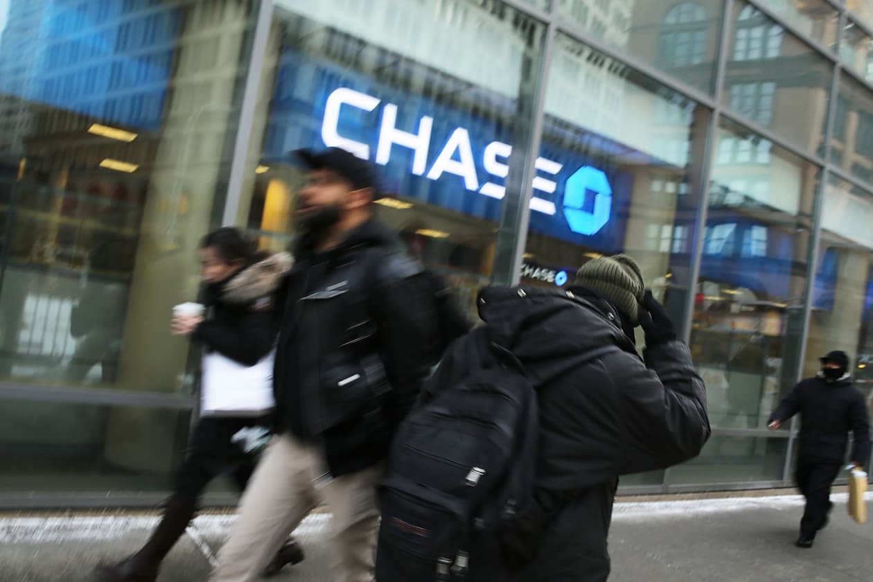 Chase is giving customers one extra day before charging overdraft fees ...