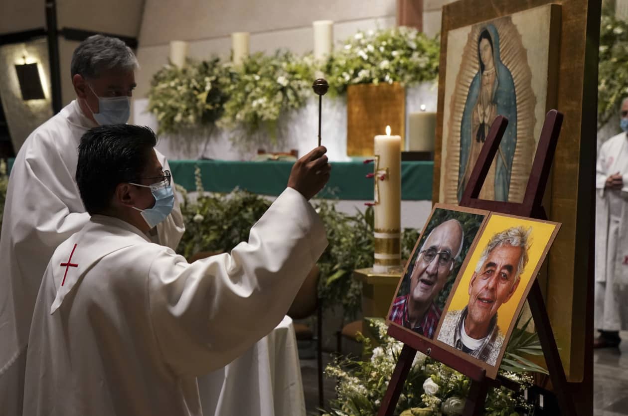 Two elderly Jesuit priests gunned down inside northern Mexico church ...