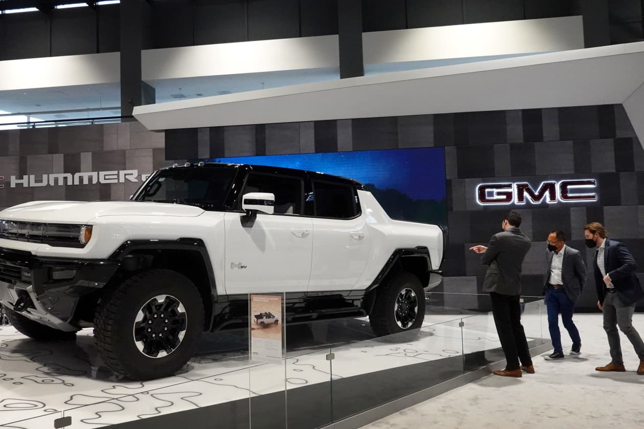 General Motors slowly ramps up production of electric Hummer truck ...