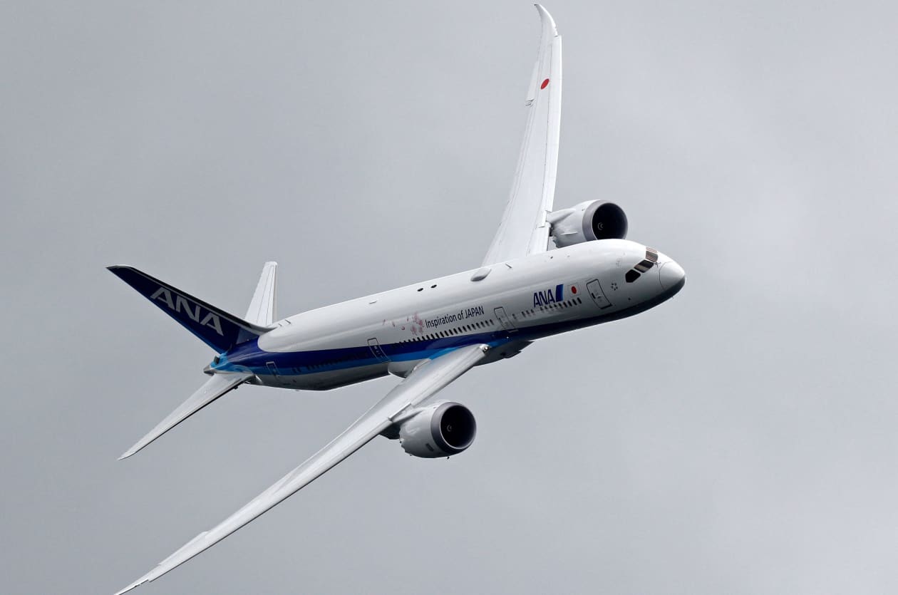 Boeing stock drops on warning about defect on 787 Dreamliner planes ...