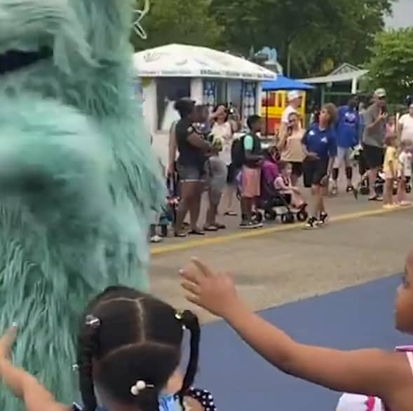 Sesame Place Apologizes After Character Ignores Two Black Girls At
