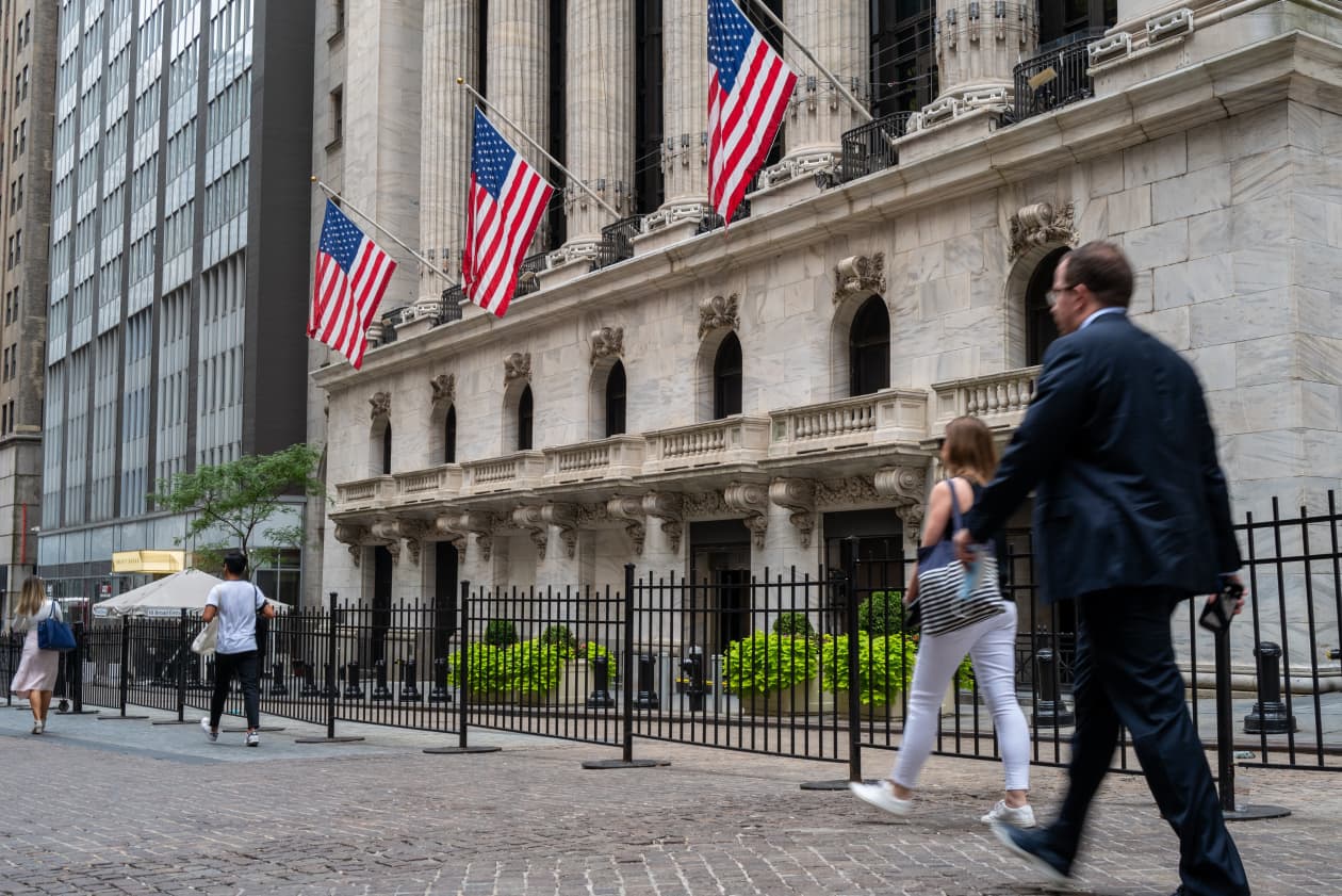 What a Fed ‘pivot’ would mean for markets, according to JPMorgan ...