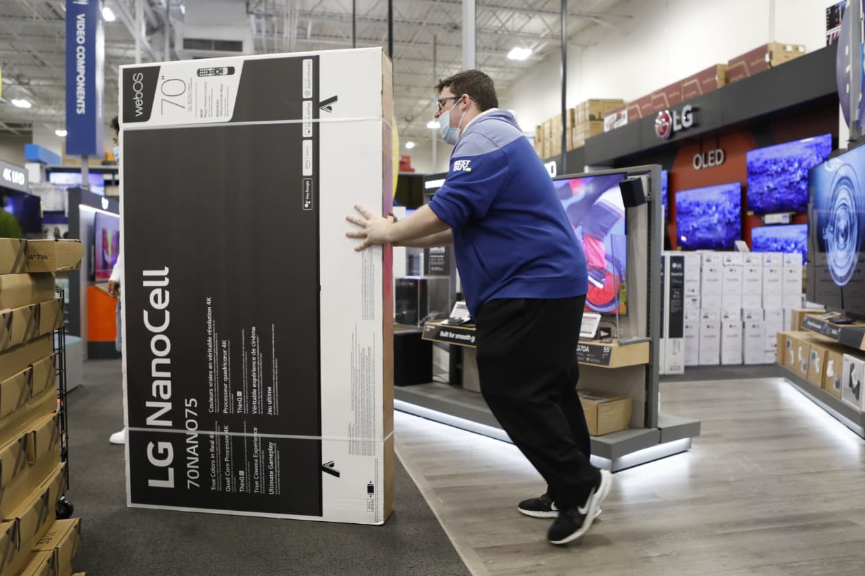 Best Buy adds to retailer woes, cutting outlook as end of PC boom takes ...