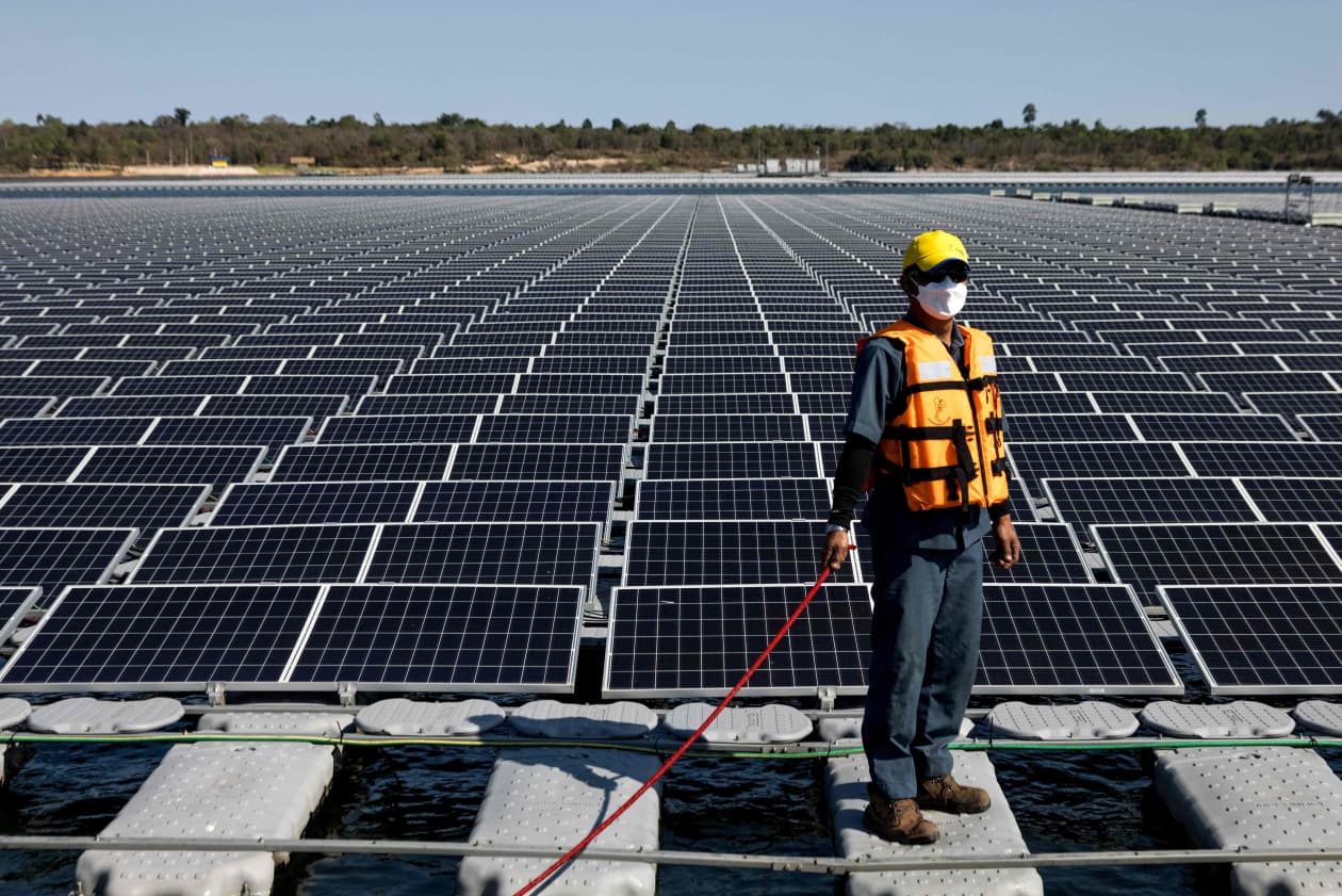 These clean energy ETFs have been outperforming — and there’s a ...