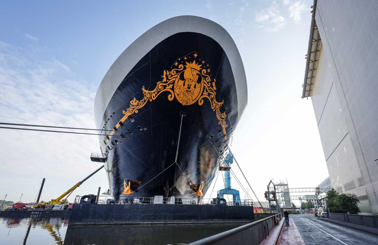 Disney is cruising to a bright future, so analyst says to buy the stock ...