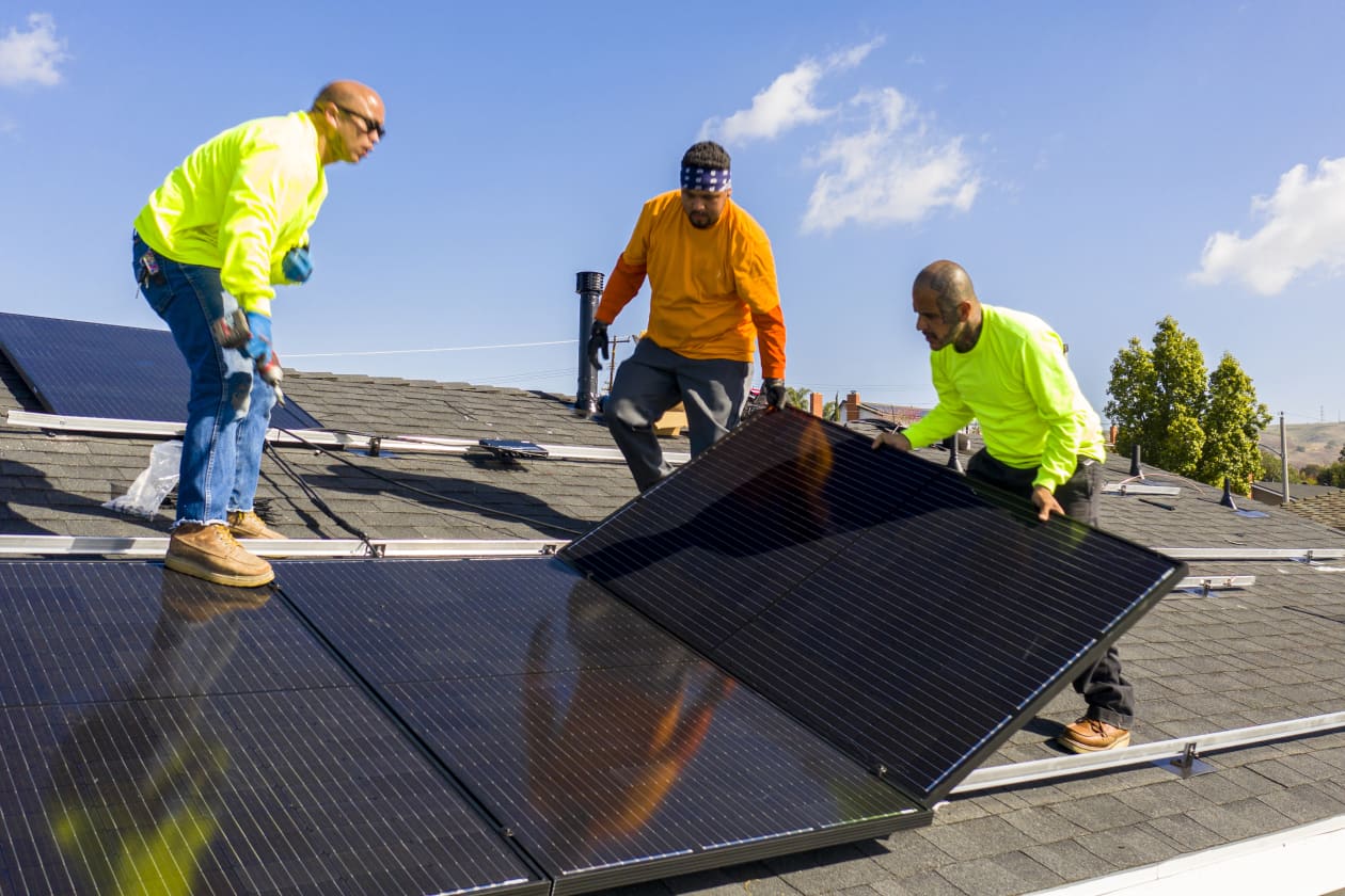 Renewable energy: Strongest ever investment in wind and solar in first ...