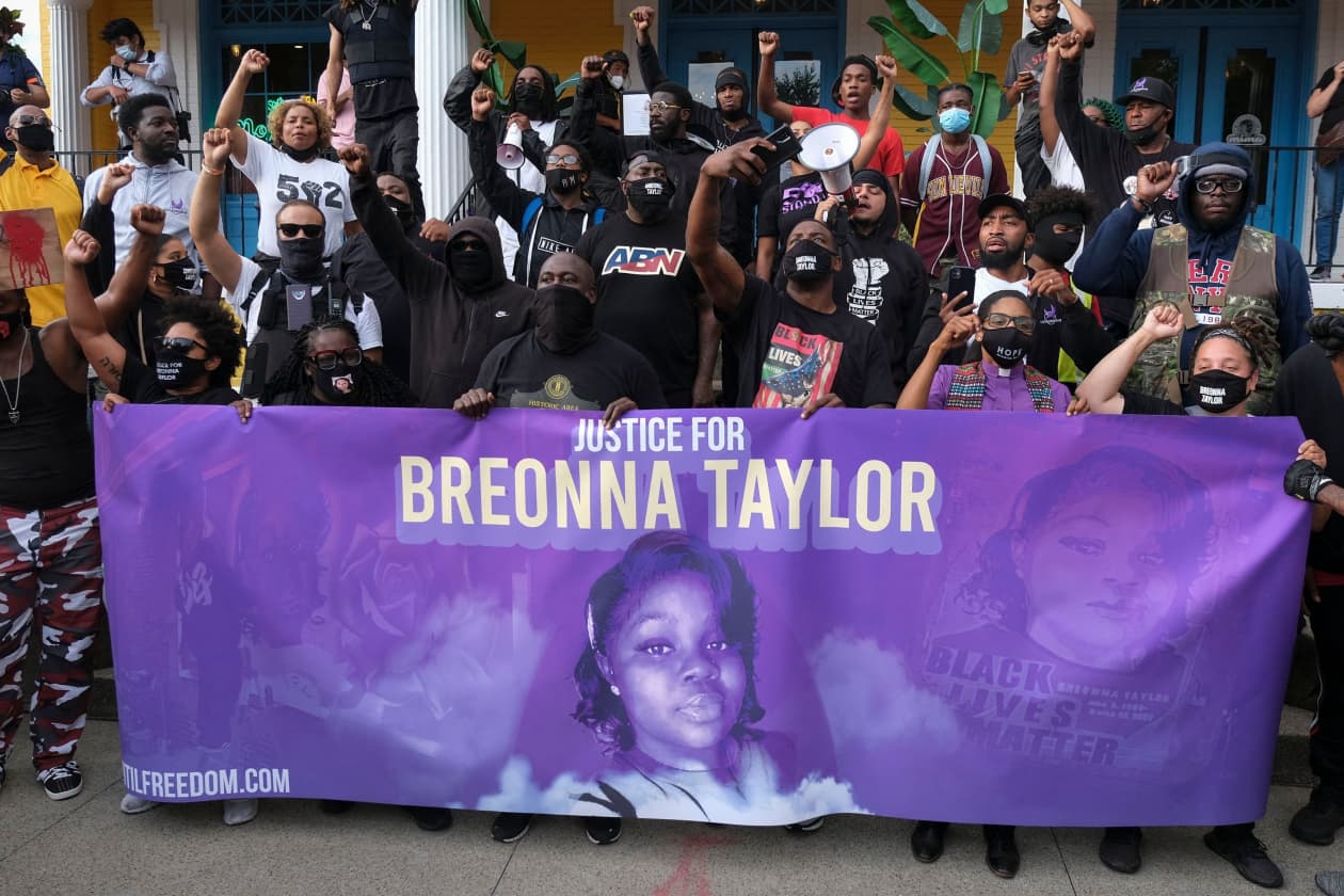 Feds charge 4 Louisville police officers in fatal Breonna Taylor raid ...