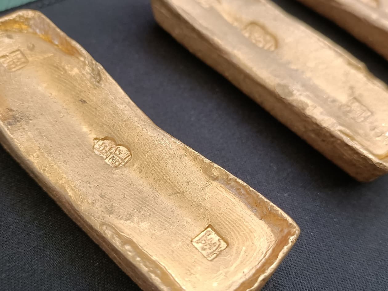 Gold prices settle slightly higher, then climb after the Fed decision ...