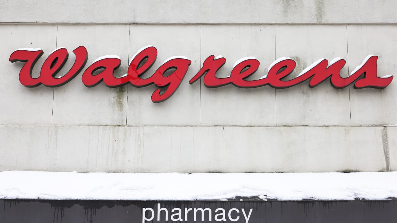 Want a big signing bonus? Walgreens is offering $75,000 as it recruits ...