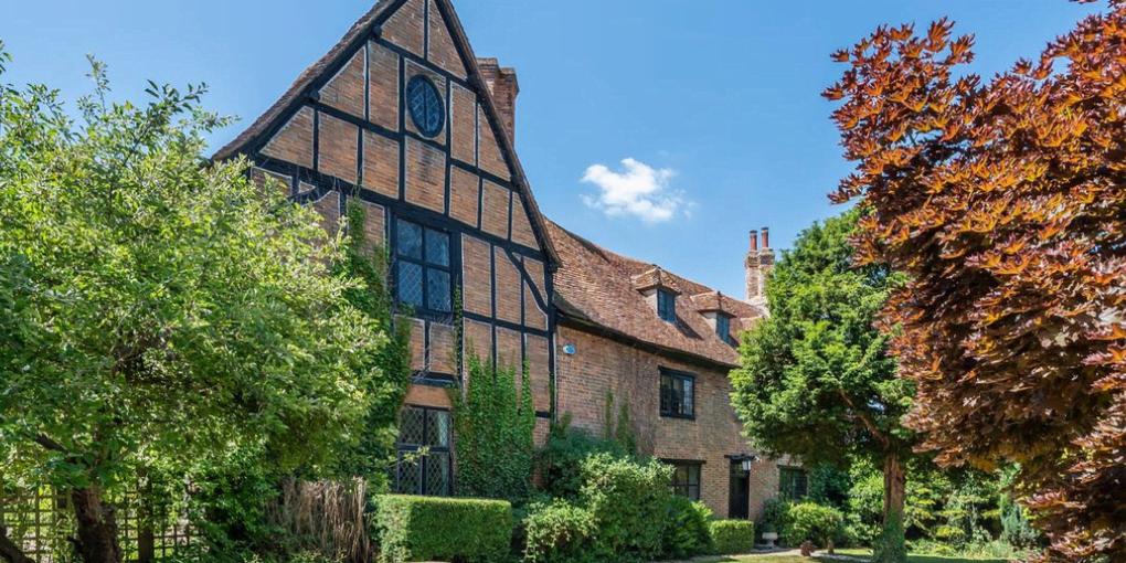 Frequent stop-over for William Shakespeare hits the market for £1.5 ...