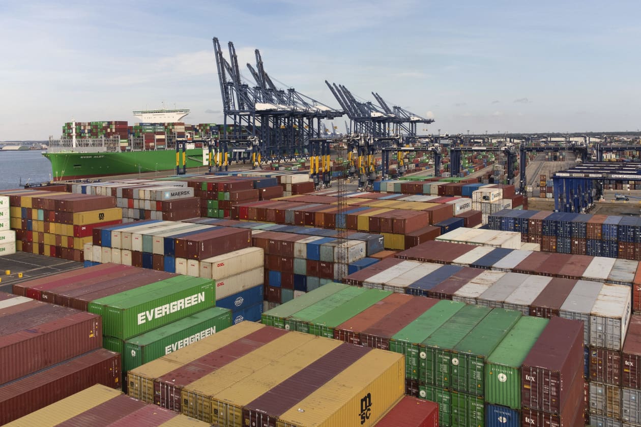 Strike at biggest shipping port in U.K. adds to transportation chaos ...