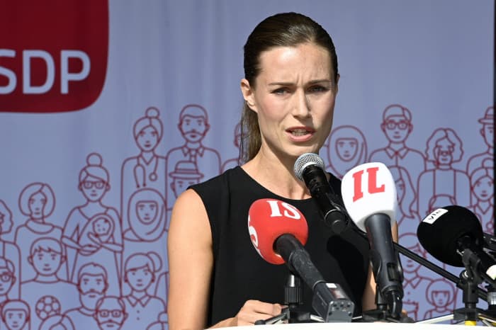 Finlands Prime Minister Apologizes For Topless Photo Of Two Women At Official Summer Residence