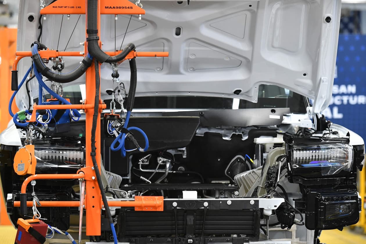 U.S. factories expand again, ISM finds, in sign economy is still ...