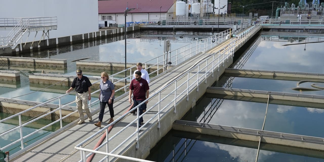 Republican governor responds to congressional study of water crisis in ...