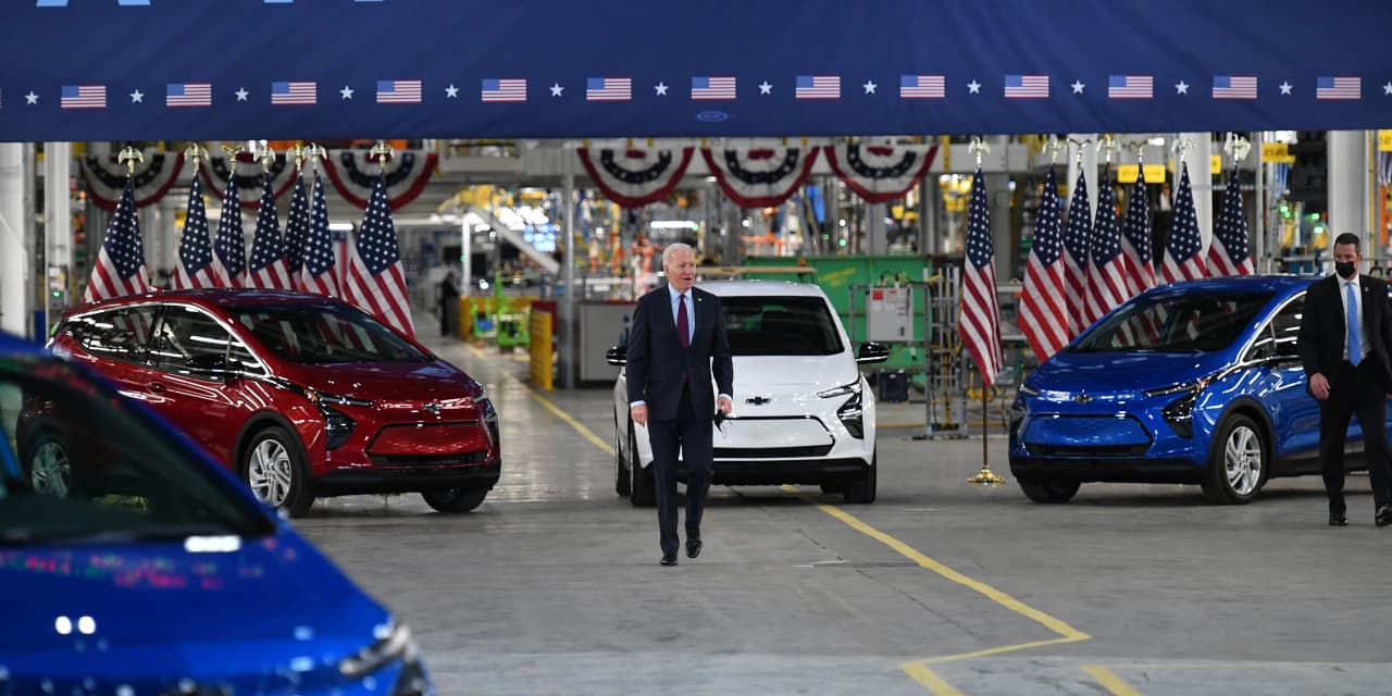 Hertz to order nearly 200,000 GM EVs for its rental fleet - MarketWatch