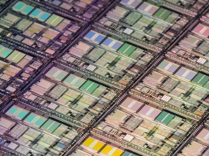 Chip stocks fall as delivery times shrink, Samsung plans to build world ...