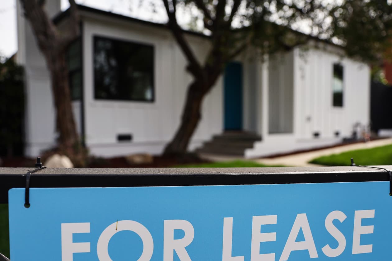 U.S. existing-home sales fall for the seventh straight month in August ...