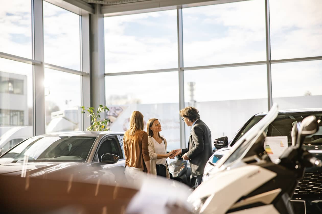 New car discounts and incentives are increasing, but average prices ...
