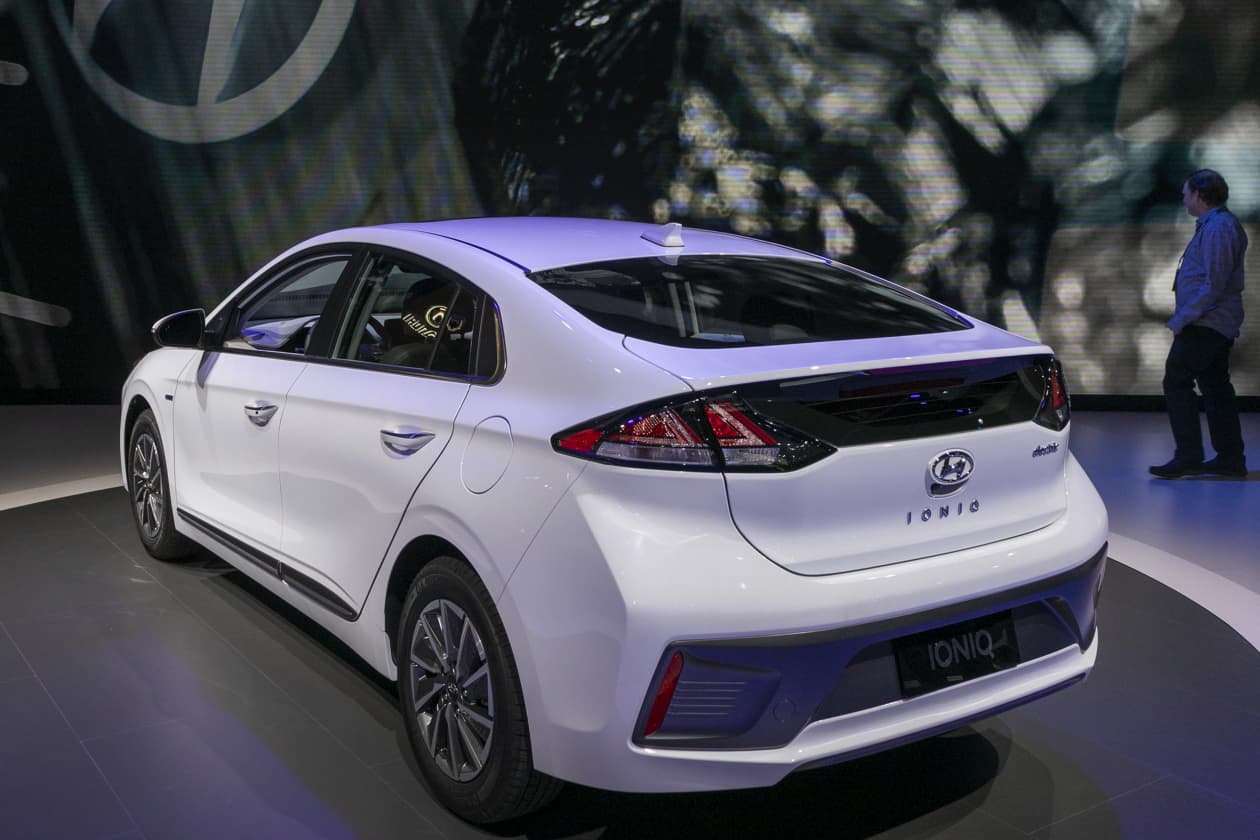 Here’s how Democrats’ new EV tax credit that leaves out Hyundai cars is ...