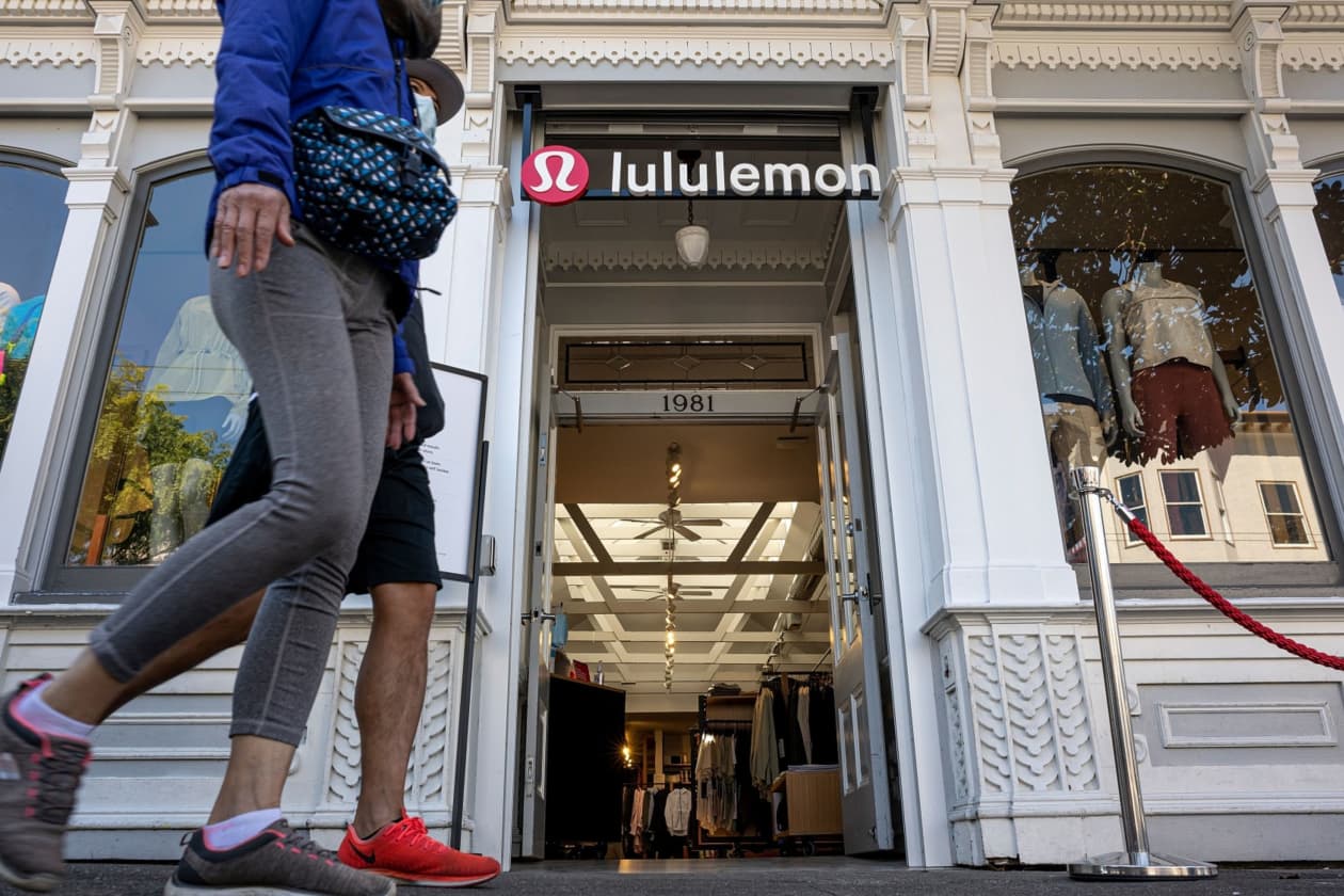 Lululemon keeps driving customers to its stores despite tough economy ...