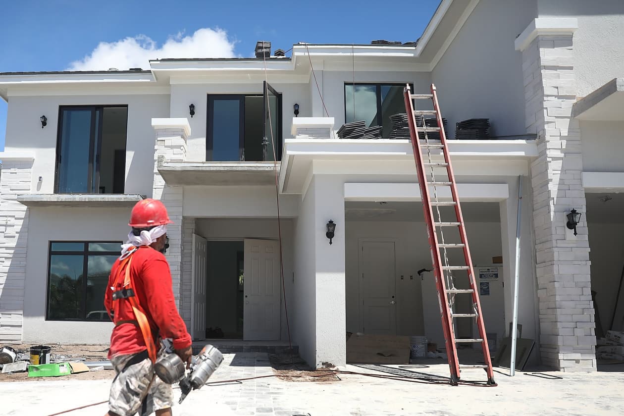 Builder-confidence index rises for the first time in five months as ...