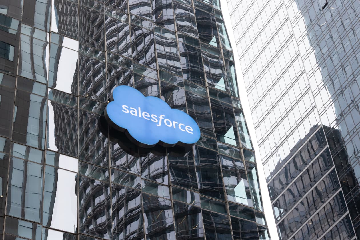 Salesforce makes a big splash in the debt market so it can quickly buy ...