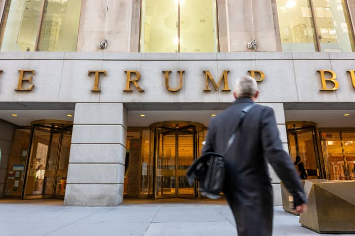 Donald Trump tightens grip on landmark Manhattan skyscraper - MarketWatch