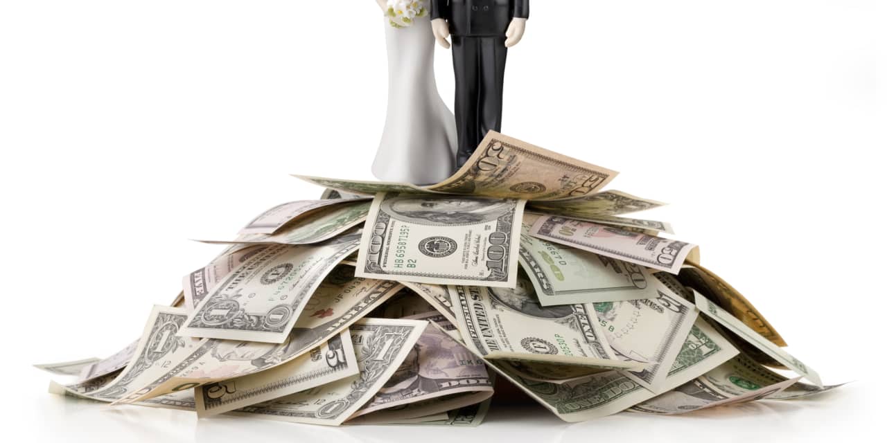 Opinion: Engaged couples spend a fortune on weddings. They’d be happier ...