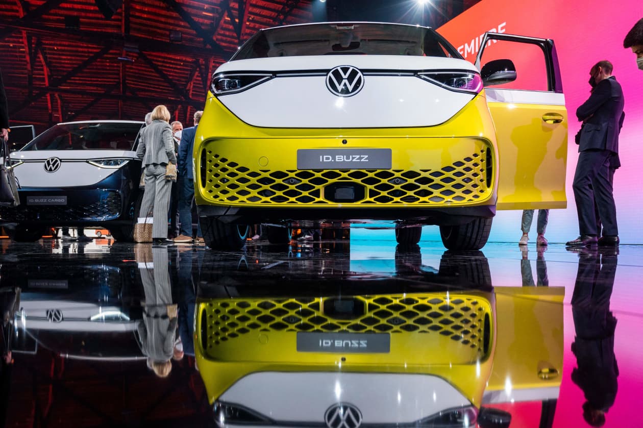 ‘We have a deal’: EU bans new gas-fueled cars starting in 2035 ...