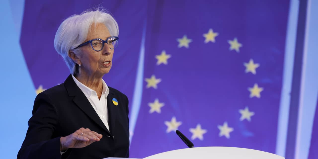 Lagarde sees no evidence that underlying inflation is moving down ...