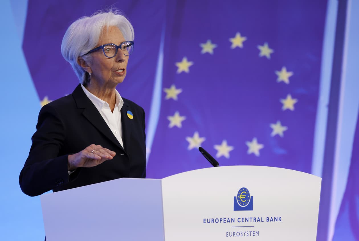 Lagarde sees no evidence that underlying inflation is moving down ...