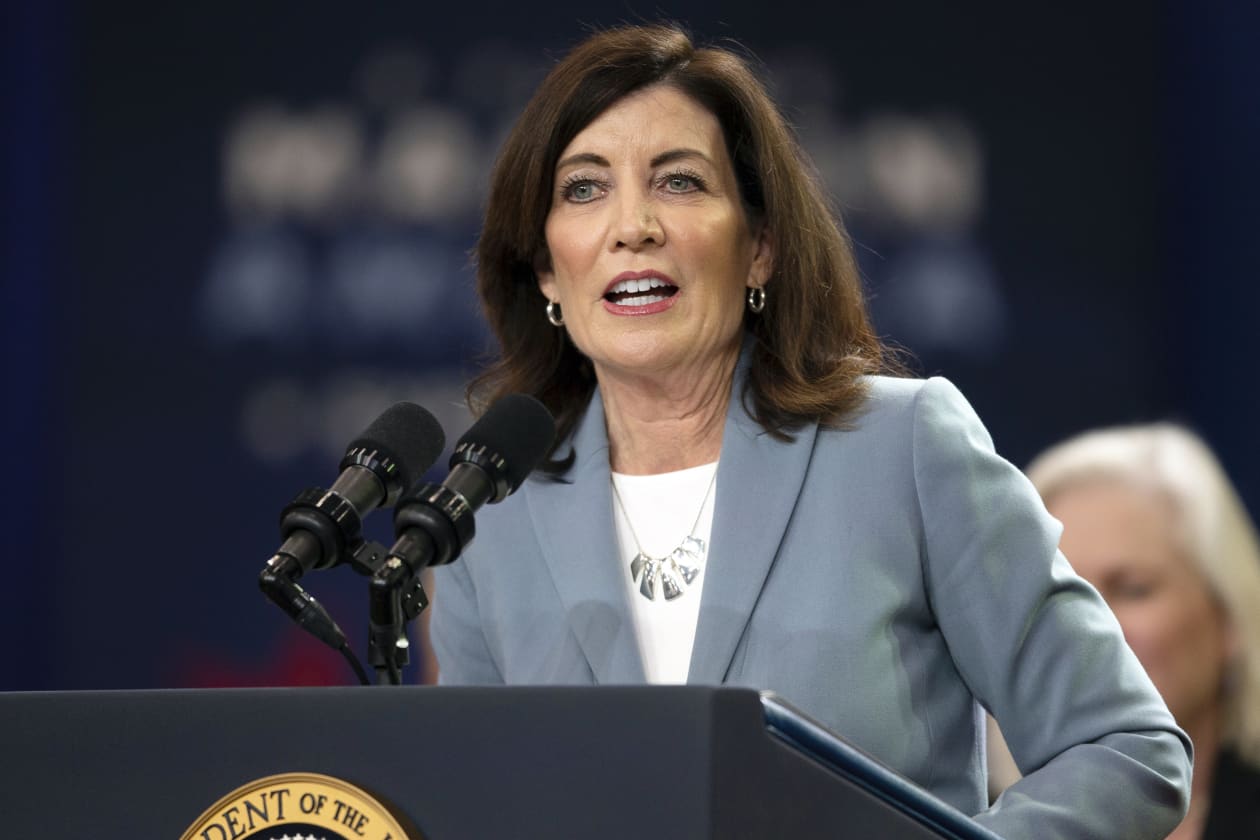 Democrat Kathy Hochul becomes first woman elected New York governor ... Democrat Kathy Hochul becomes first woman elected New York governor ...