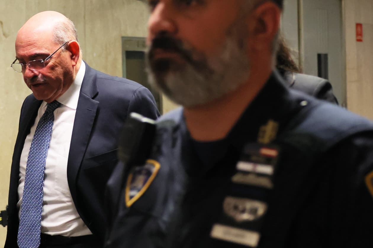 Trump Organization CFO Weisselberg chokes up on witness stand, claims ...