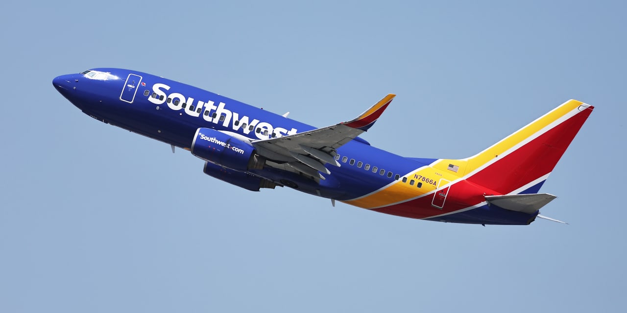 Southwest Airlines’ stock soars as revenue outlook raised, buybacks to ...