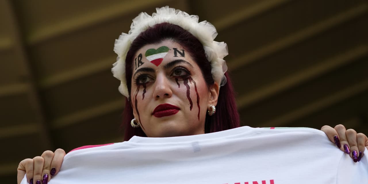 Supports of Iran government confront protesters at Qatar’s World Cup ...