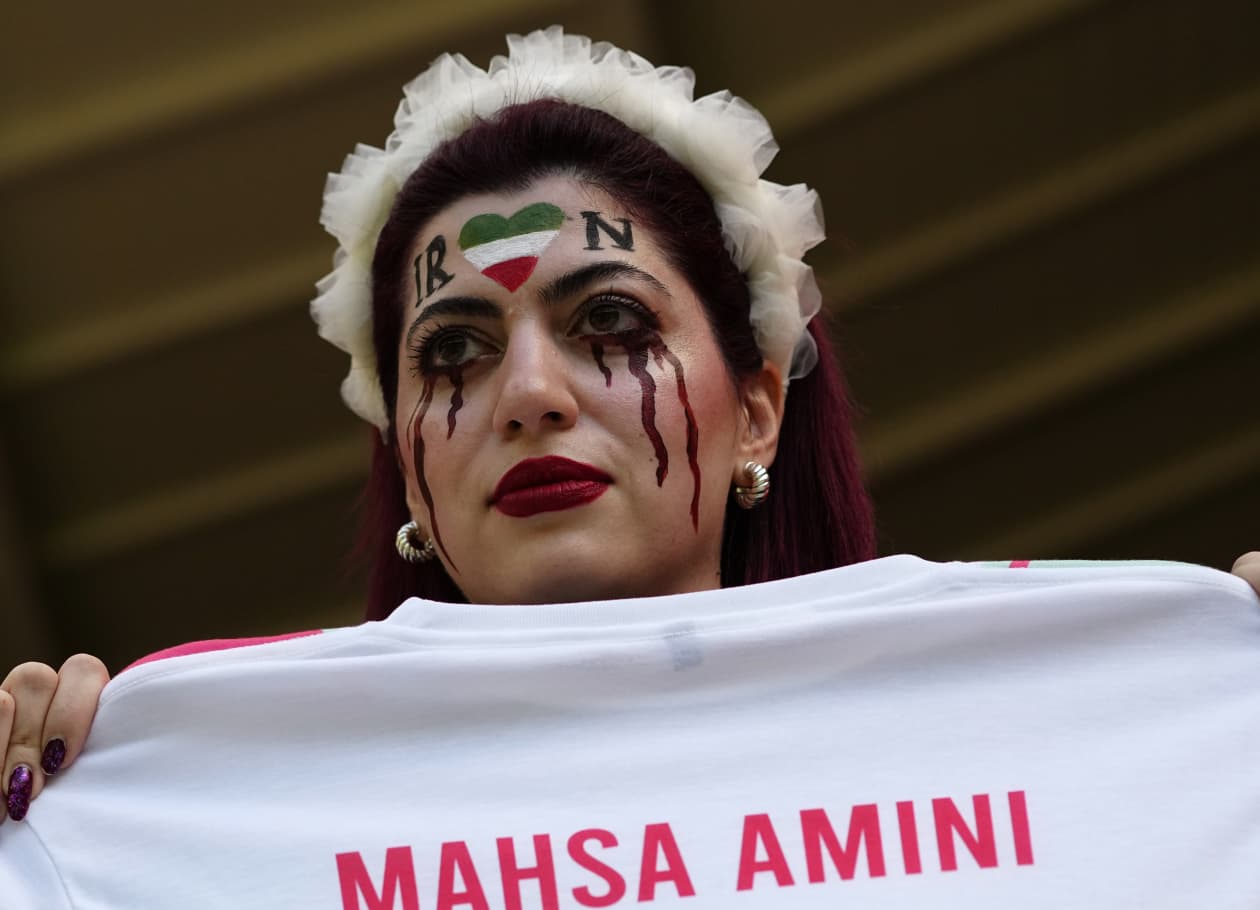Supports of Iran government confront protesters at Qatar’s World Cup ...