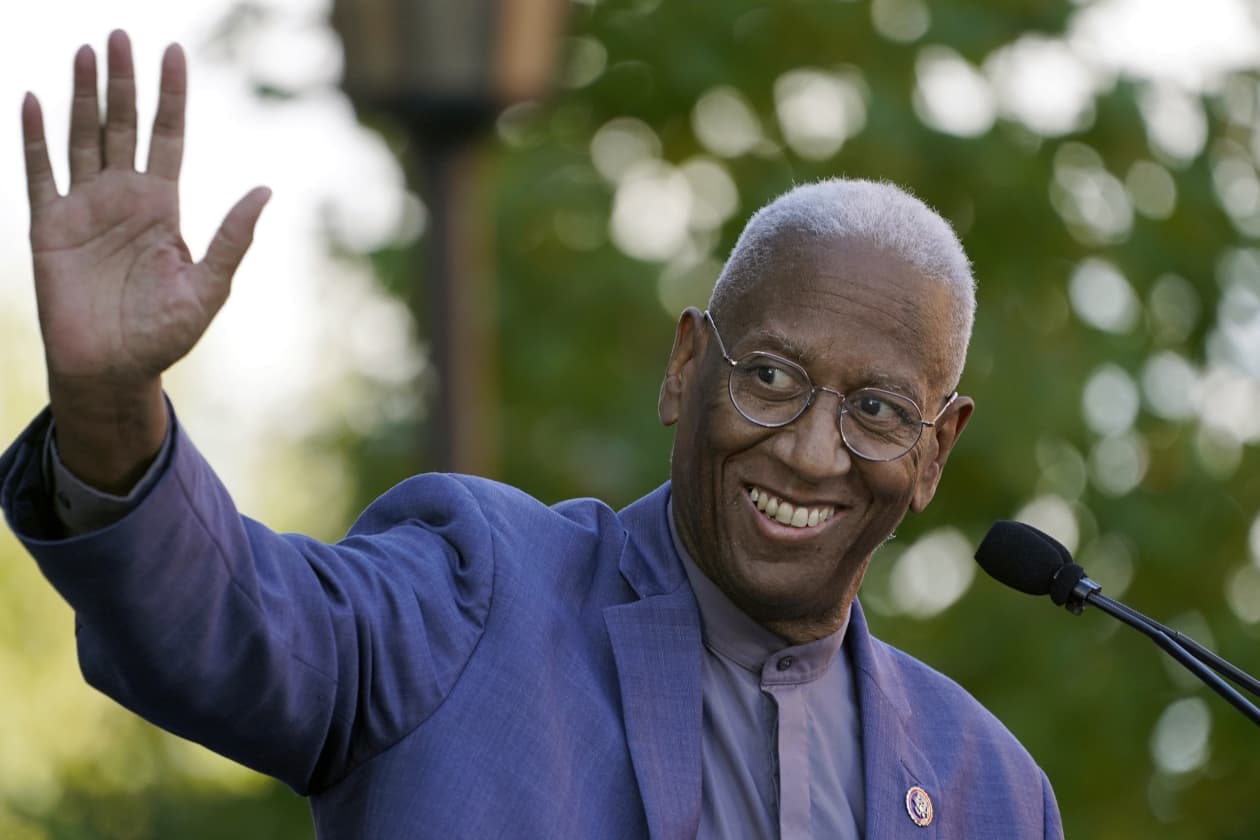 Virginia Democratic Rep. Donald McEachin dies at 61 after cancer battle ...