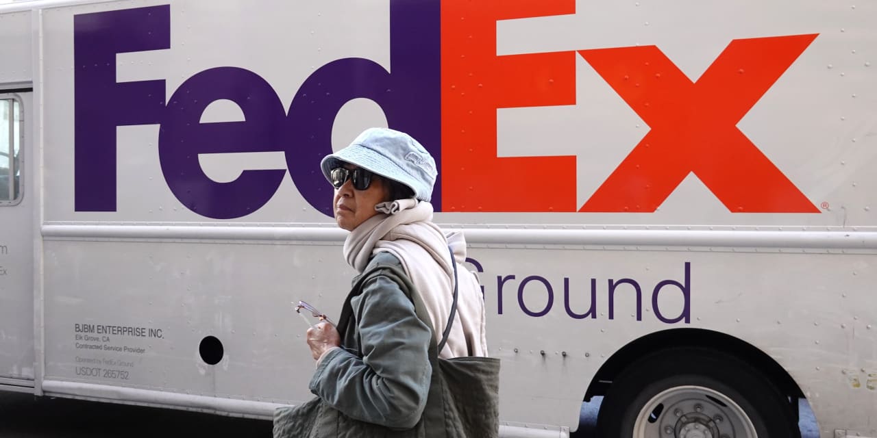 Investors snap up FedEx bonds after strong earnings, strategic review ...