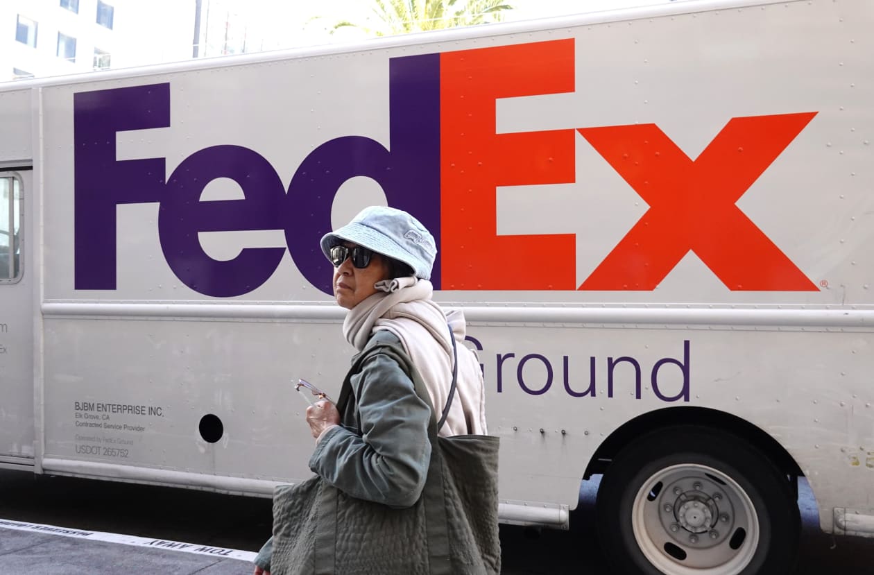 Investors snap up FedEx bonds after strong earnings, strategic review ...